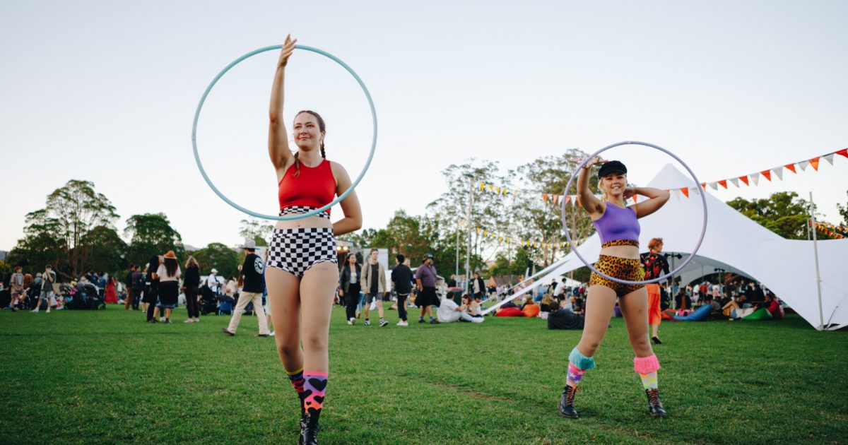 The Wollongong university students reigniting the hula hoop craze ...