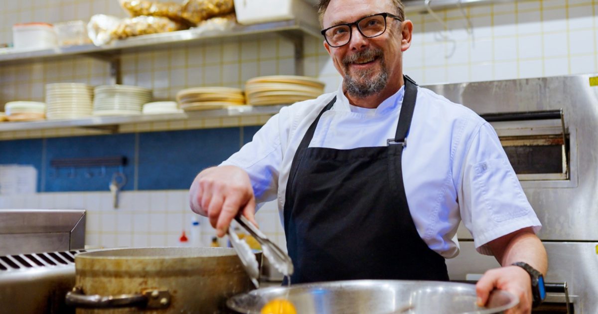 Award-winning chef turning up the heat on Shell Cove marina restaurants ...