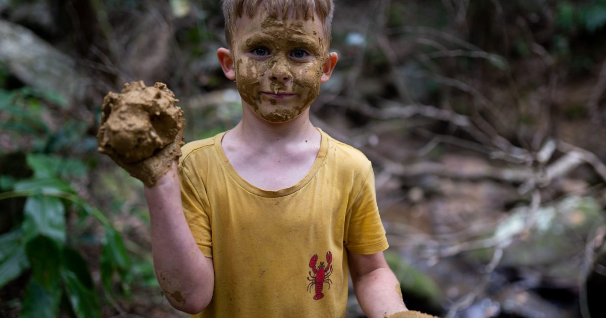 Bush school encourages kids to get back to nature-based childhoods ...