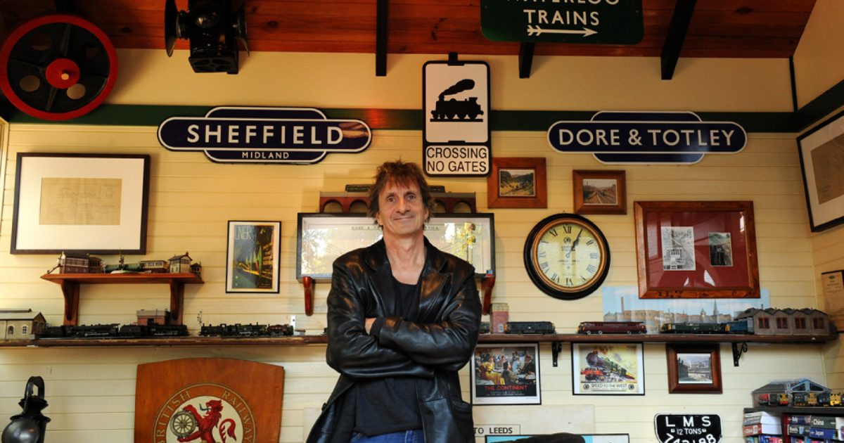 Legendary rock photographer Tony Mott unveils tales behind iconic ...