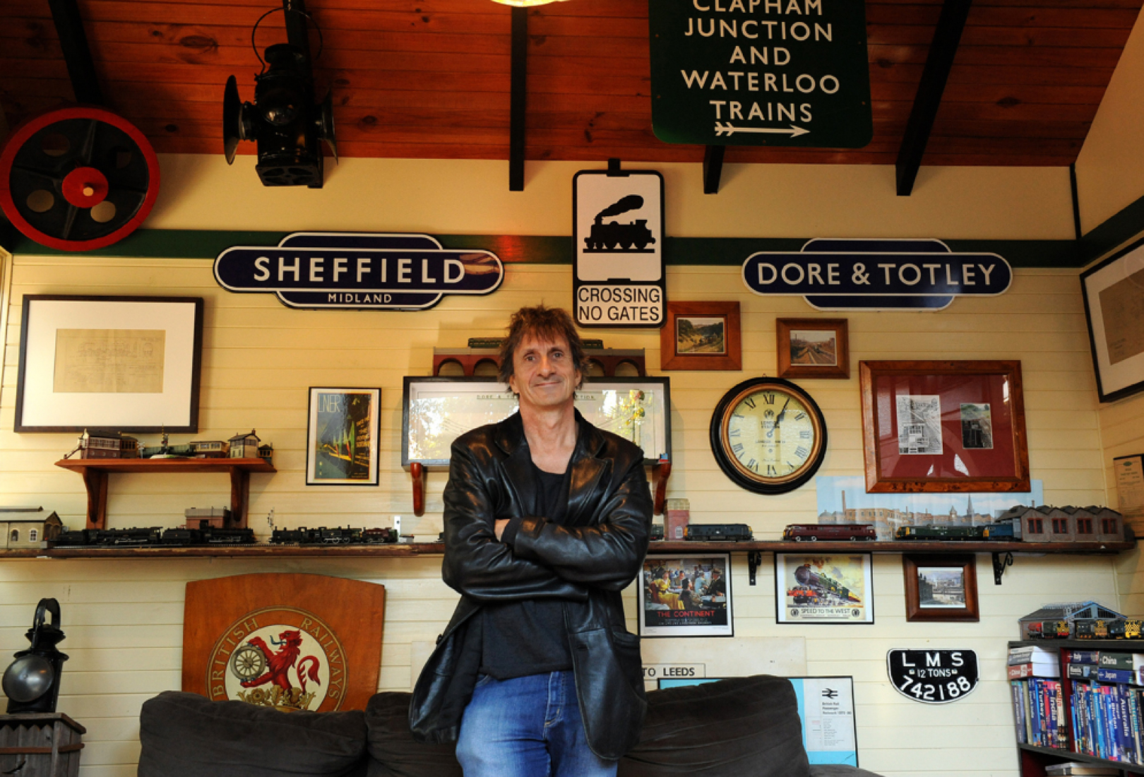 Legendary rock photographer Tony Mott unveils tales behind iconic ...