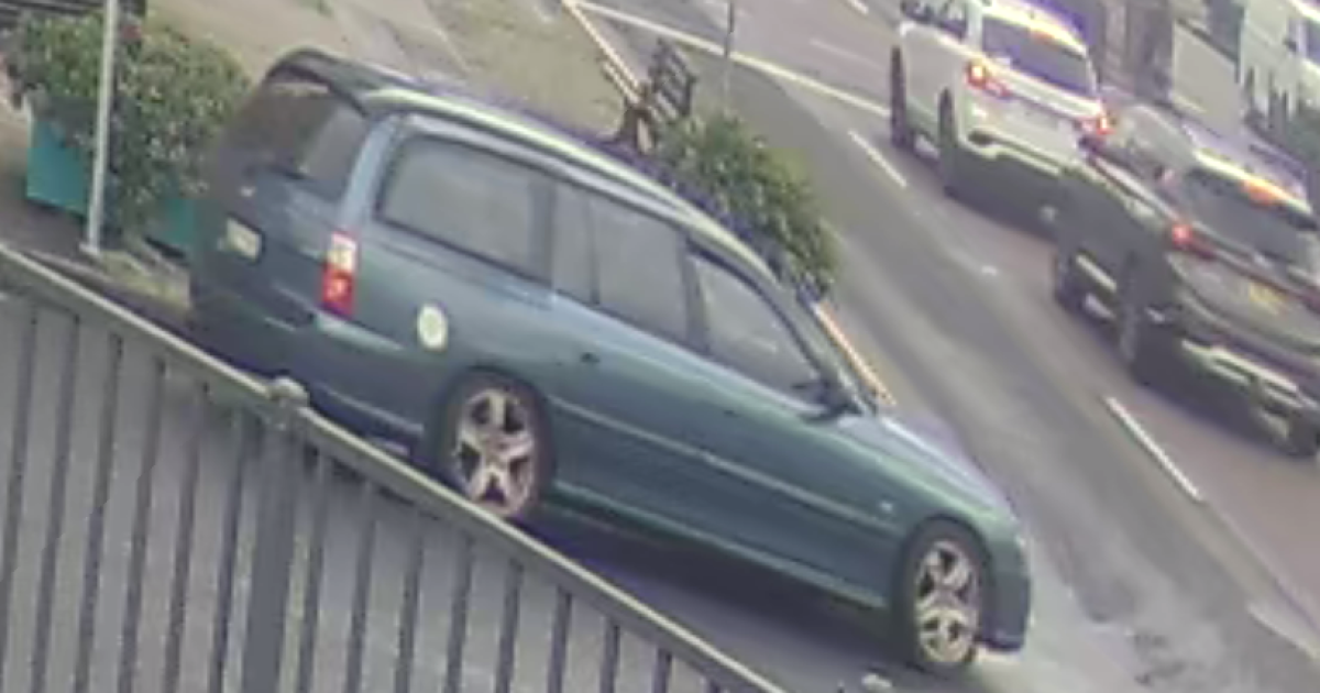 Police believe occupants of blue Commodore could help crack robbery ...