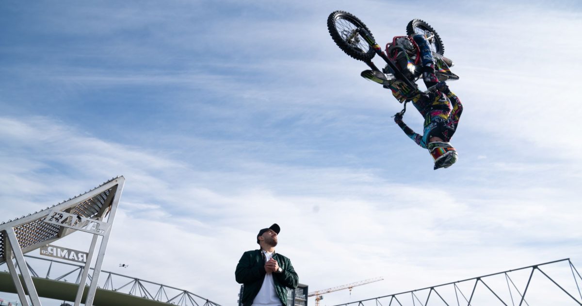 UFC champ gets a bird's-eye view of high-flying Australian Supercross ...